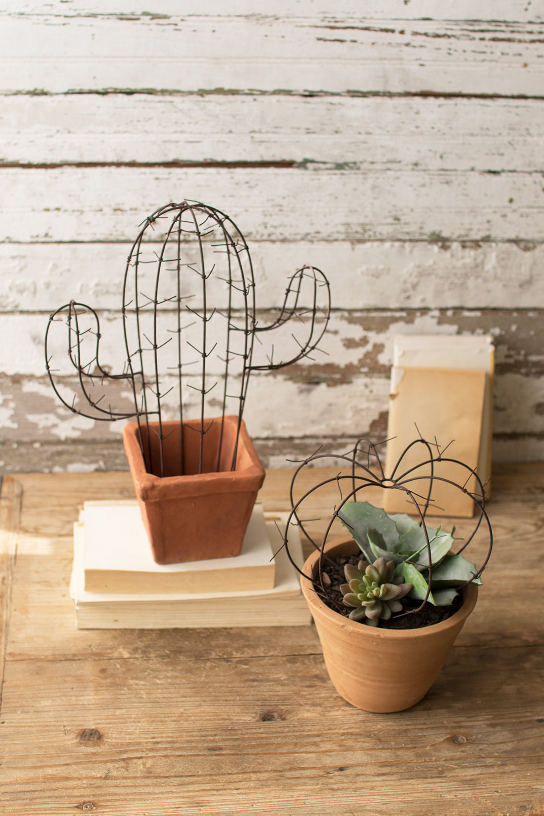 Kalalou NKE1246 Set Of Two Wire Cactus With Clay Pots – Uber Bazaar